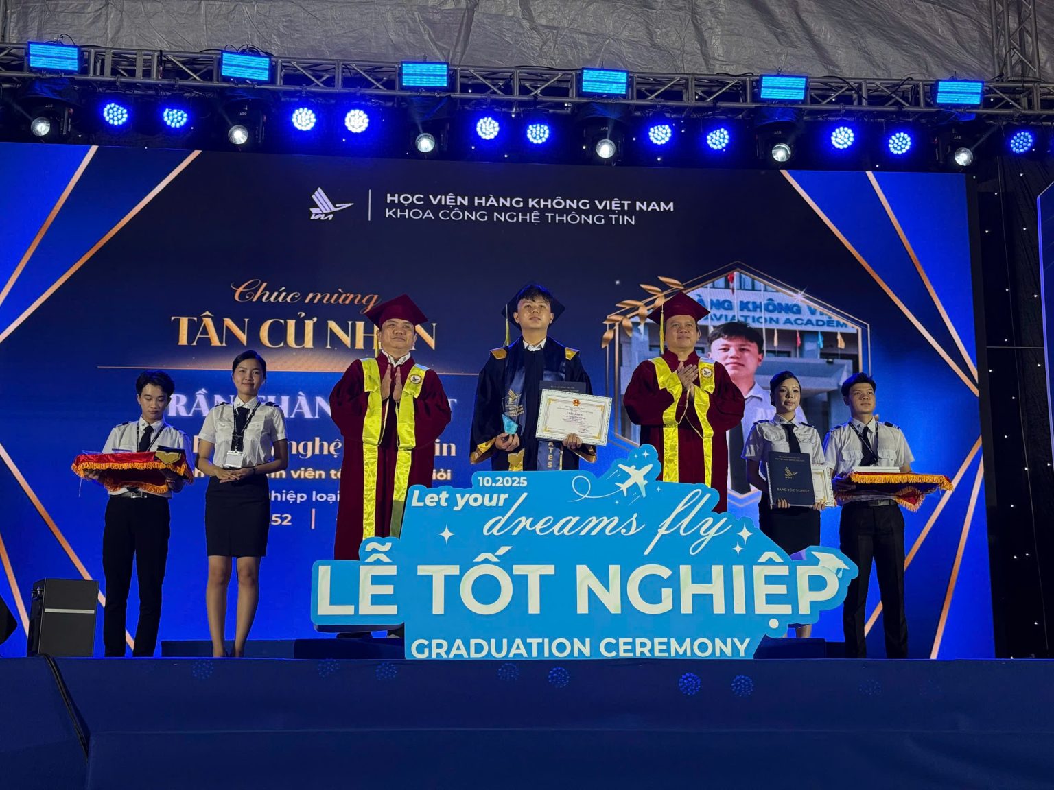 INFORMATION TECHNOLOGY GRADUATES EXPRESS THEIR HEARTFELT GRATITUDE TO ...